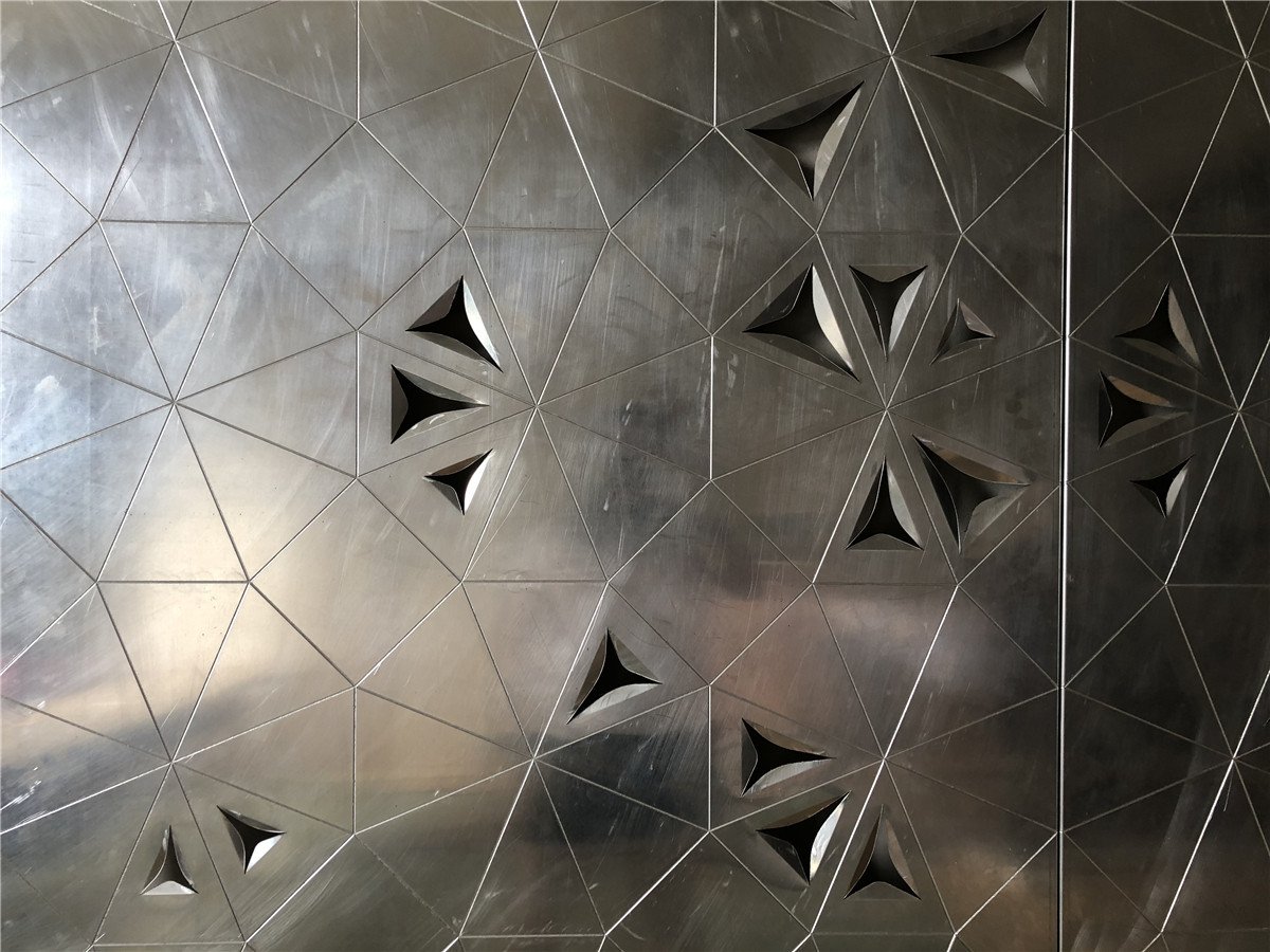 Carved Silver Wall Panels With Floral Motifs ⋆ Emirates Home